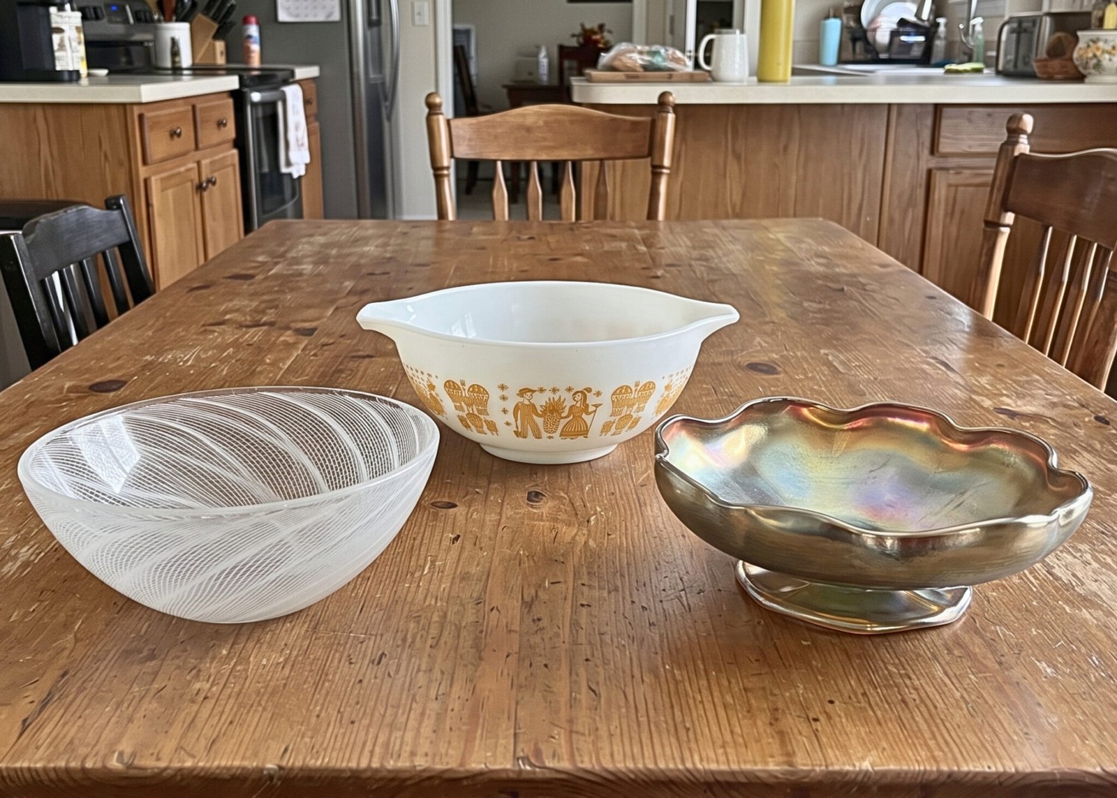 13 Old Glass Bowls Worth Money: Top Makers, Patterns & Value